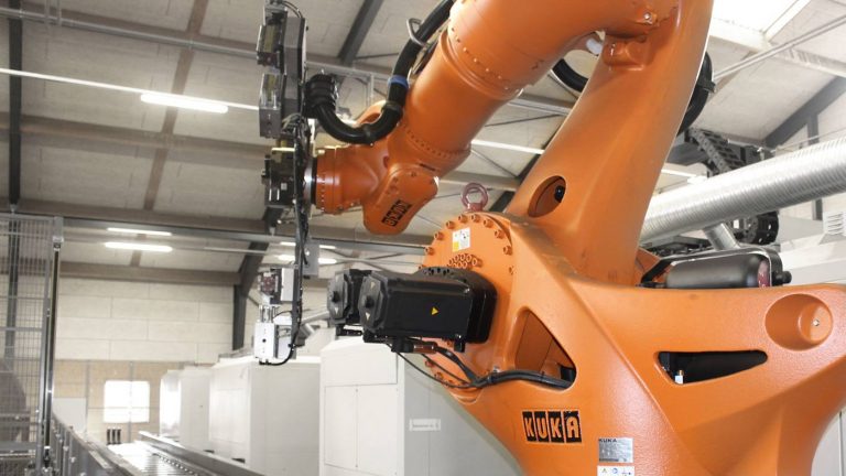 Industry’s largest robot: The KUKA KR 1000 titan installed at Multicut ...