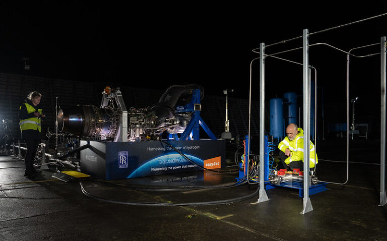 Rolls-Royce and easyJet trial the world’s first aero engine that runs ...