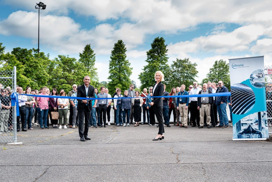 Siltronic Portland Unveils Cutting-Edge Solar Field, Embracing ...
