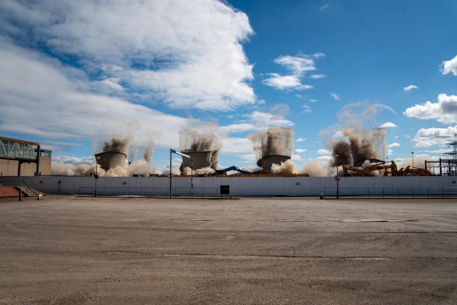 EDF Sets World Record with Demolition of Eight Cooling Towers at Cottam ...